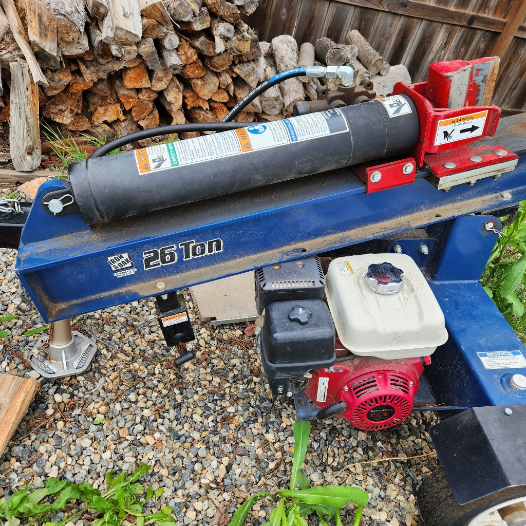 r1- (VIDEO) Iron & Oak 26 Ton Log Splitter. Honda GX270 Motor. 2in Ball ...