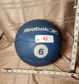 v41- Reebok 6 lbs ball - Leftover Treasures