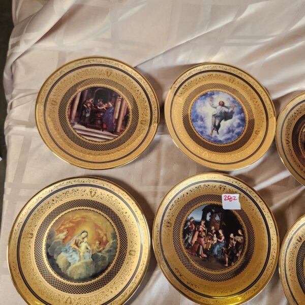 x282- Vatican Museums Plate Collection. Franklin Mint - Leftover Treasures