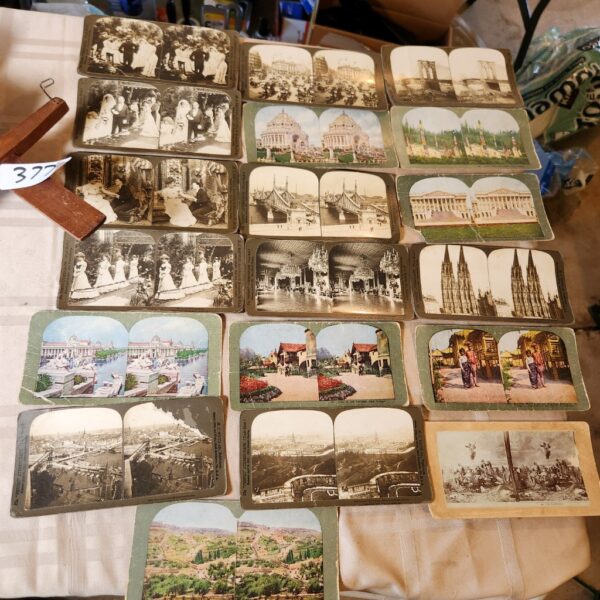 h377- Early 1900s Picture Viewer w/ Several Images - Leftover Treasures