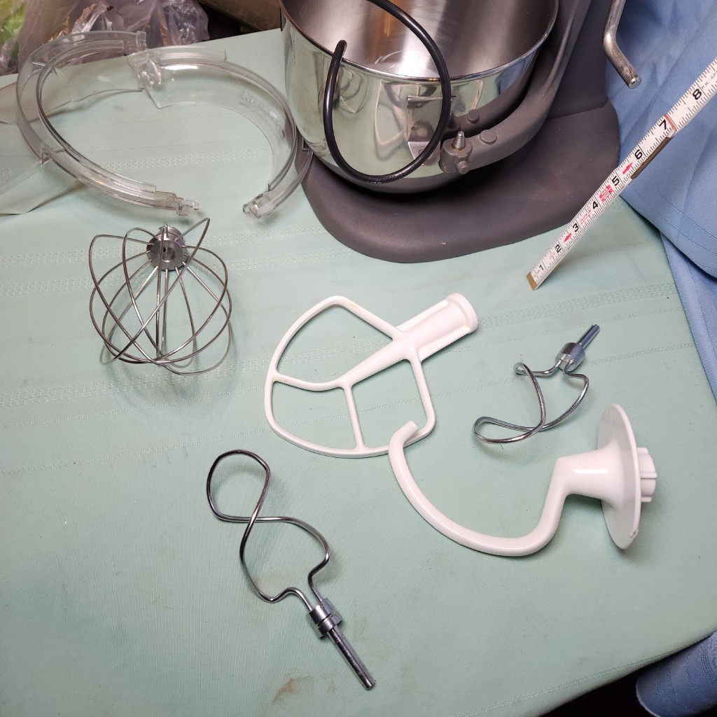 a472- Kitchen Aid Pro Line Model KSM5 w/ attachments. Fully tested ...