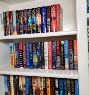 b84- MASSIVE Collection of books. Over 500 books! Buyer to load and box ...