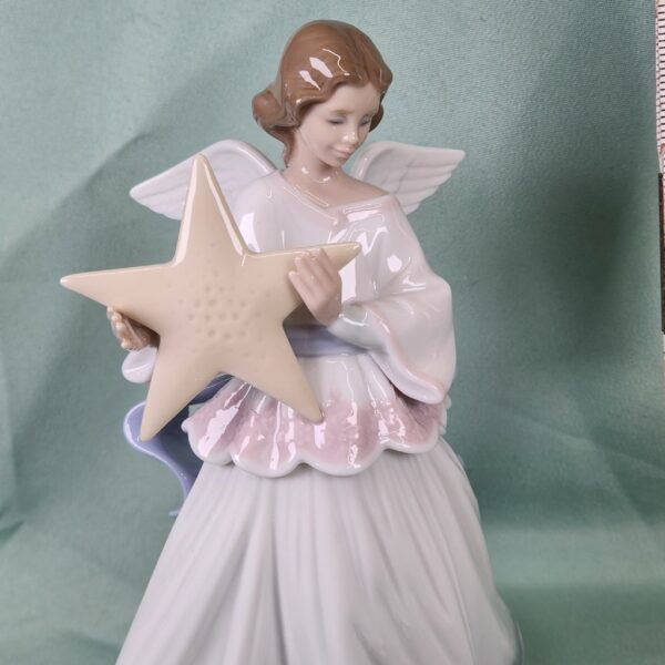 d390- Angel of the Stars w/ Box. Lladro - Leftover Treasures