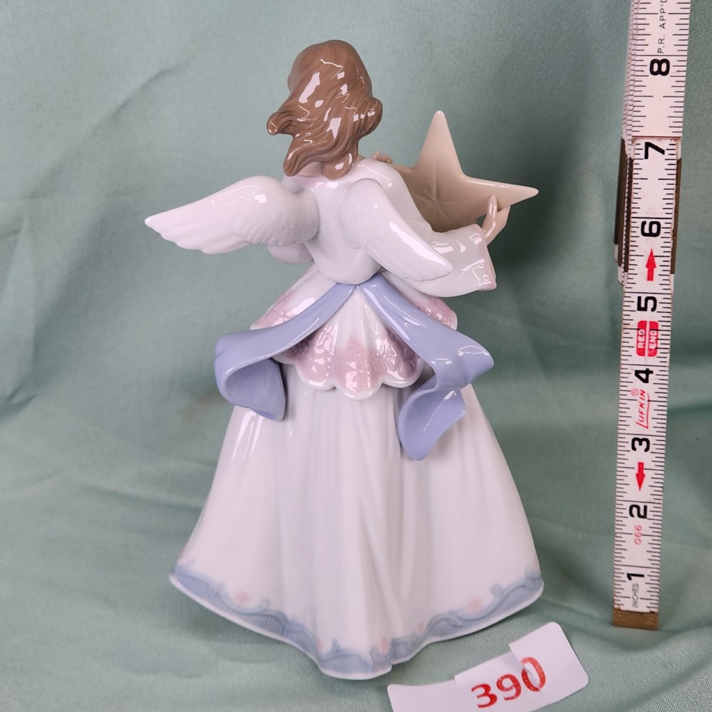 d390- Angel of the Stars w/ Box. Lladro - Leftover Treasures