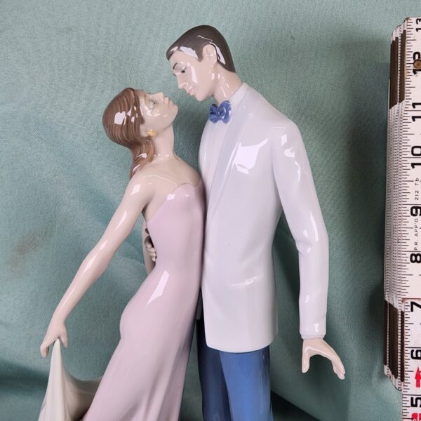 d406- Happy Anniversary w/ Box. Lladro - Leftover Treasures